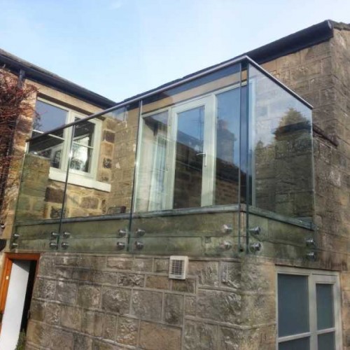 Frameless Side-Fixed Glass Balustrade | UK Staircase - Dio-Met