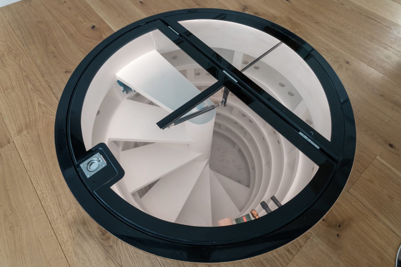 Manual Glass Door Access Hatches